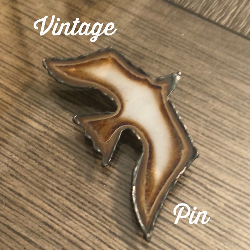 Vintage Artisan Soaring / Flying Bird Pin - Gem